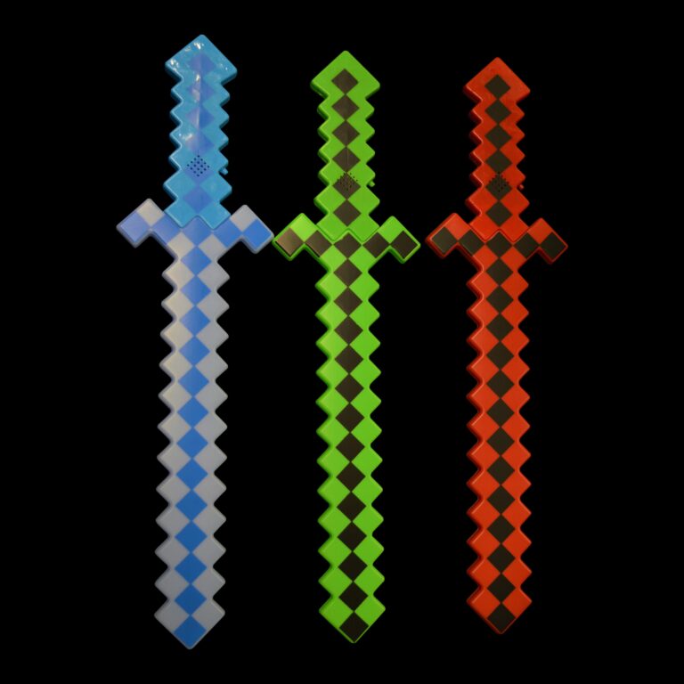 MINECRAFT INSPIRED FLASHING LED PIXEL BLOCK SWORD TOY PROP WITH SOUND ...